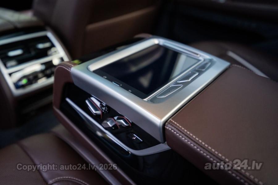 Pelēks BMW 7 Series 2020 Tallina, ar dzinēja tilpumu 4.40 L un nobraukumu 130 tūkst. km par 54900 €, foto 12 vietnē AUTOMOTO.COM.LV