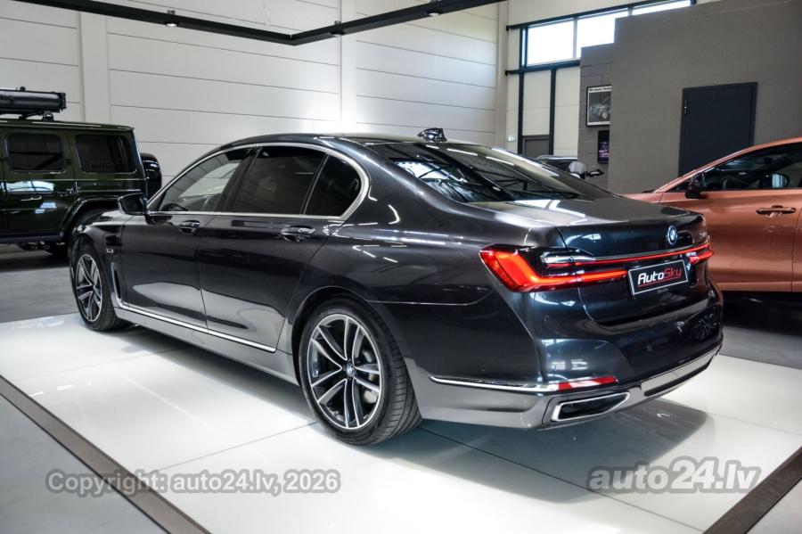 Grey BMW 7 Series 2022 in Tallinn, with an engine capacity of 3.00 L and mileage of 159 thousand km for 47900 €, photo 6 on AUTOMOTO.COM.LV