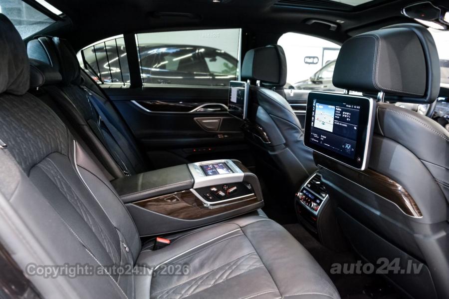 Grey BMW 7 Series 2022 in Tallinn, with an engine capacity of 3.00 L and mileage of 159 thousand km for 47900 €, photo 10 on AUTOMOTO.COM.LV