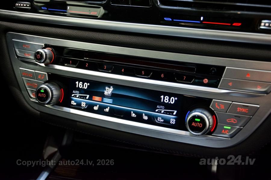 Grey BMW 7 Series 2022 in Tallinn, with an engine capacity of 3.00 L and mileage of 159 thousand km for 47900 €, photo 16 on AUTOMOTO.COM.LV