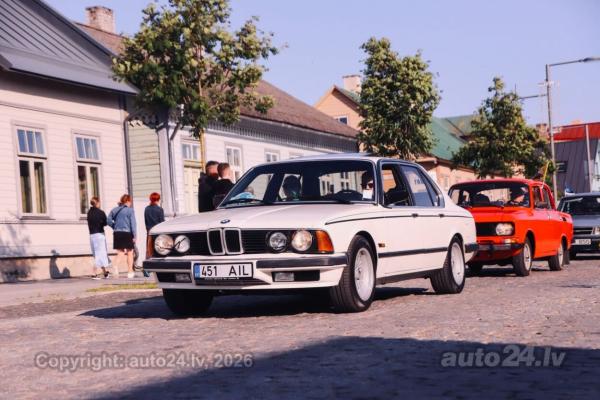 Balts BMW 7 Series 1984 Tallina, ar dzinēja tilpumu 3.40 L un nobraukumu 246 tūkst. km par 13500 €, foto 2 vietnē AUTOMOTO.COM.LV