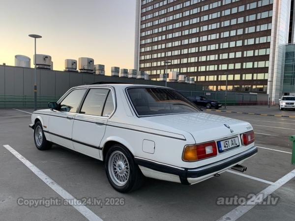 Balts BMW 7 Series 1984 Tallina, ar dzinēja tilpumu 3.40 L un nobraukumu 246 tūkst. km par 13500 €, foto 7 vietnē AUTOMOTO.COM.LV