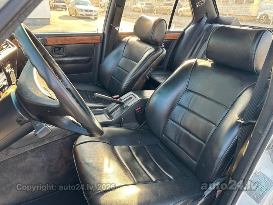 Balts BMW 7 Series 1984 Tallina, ar dzinēja tilpumu 3.40 L un nobraukumu 246 tūkst. km par 13500 €, foto 9 vietnē AUTOMOTO.COM.LV