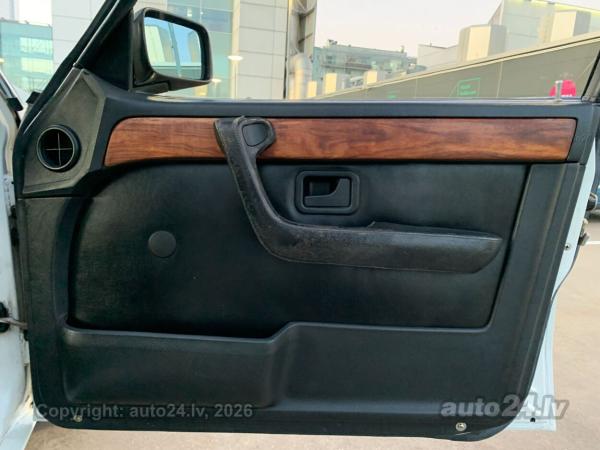 Balts BMW 7 Series 1984 Tallina, ar dzinēja tilpumu 3.40 L un nobraukumu 246 tūkst. km par 13500 €, foto 11 vietnē AUTOMOTO.COM.LV