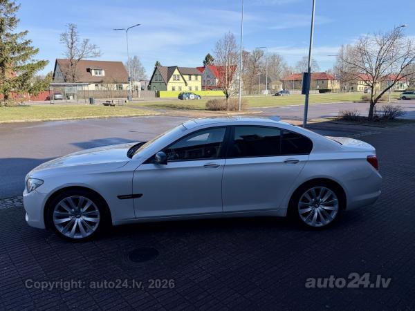 White BMW 7 Series 2011 in Tallinn, with an engine capacity of 4.40 L and mileage of 85 thousand km for 13900 €, photo 6 on AUTOMOTO.COM.LV