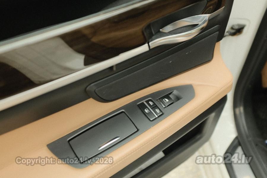 Balts BMW 7 Series 2011 Tallina, ar dzinēja tilpumu 3.00 L un nobraukumu 284 tūkst. km par 12400 €, foto 15 vietnē AUTOMOTO.COM.LV