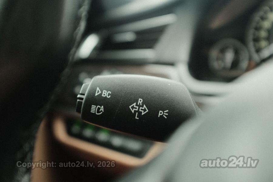 Balts BMW 7 Series 2011 Tallina, ar dzinēja tilpumu 3.00 L un nobraukumu 284 tūkst. km par 12400 €, foto 18 vietnē AUTOMOTO.COM.LV