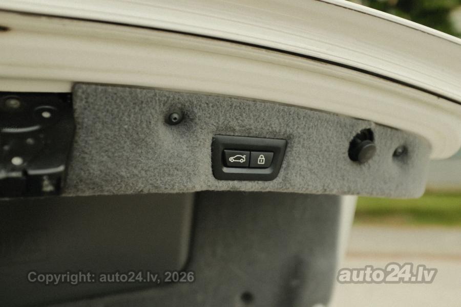 Balts BMW 7 Series 2011 Tallina, ar dzinēja tilpumu 3.00 L un nobraukumu 284 tūkst. km par 12400 €, foto 21 vietnē AUTOMOTO.COM.LV