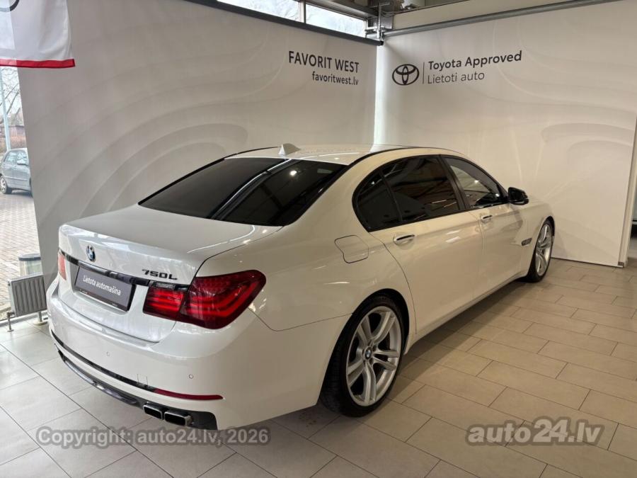 White BMW 7 Series 2012 in Ventspils, with an engine capacity of 3.00 L and mileage of 288 thousand km for 16400 €, photo 3 on AUTOMOTO.COM.LV