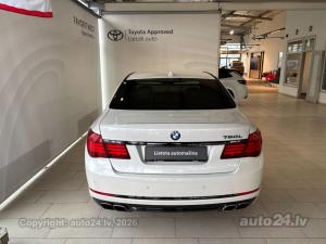 White BMW 7 Series 2012 in Ventspils, with an engine capacity of 3.00 L and mileage of 288 thousand km for 16400 €, photo 4 on AUTOMOTO.COM.LV