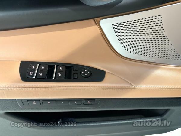 White BMW 7 Series 2012 in Ventspils, with an engine capacity of 3.00 L and mileage of 288 thousand km for 16400 €, photo 11 on AUTOMOTO.COM.LV