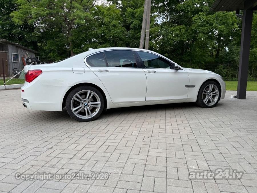 White BMW 7 Series 2012 in Tallinn, with an engine capacity of 3.00 L and mileage of 366 thousand km for 9999 €, photo 4 on AUTOMOTO.COM.LV