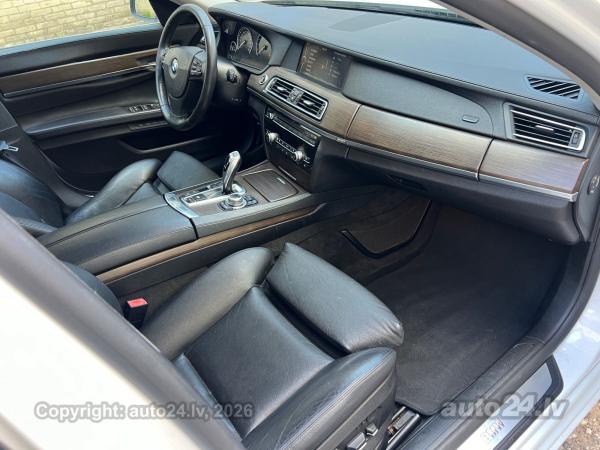 Balts BMW 7 Series 2012 Tartu, ar dzinēja tilpumu 3.00 L un nobraukumu 381 tūkst. km par 8990 €, foto 9 vietnē AUTOMOTO.COM.LV
