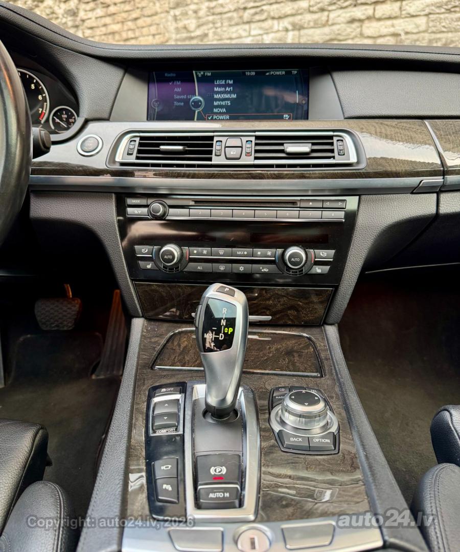 Balts BMW 7 Series 2012 Tallina, ar dzinēja tilpumu 3.00 L un nobraukumu 162 tūkst. km par 5400 €, foto 10 vietnē AUTOMOTO.COM.LV