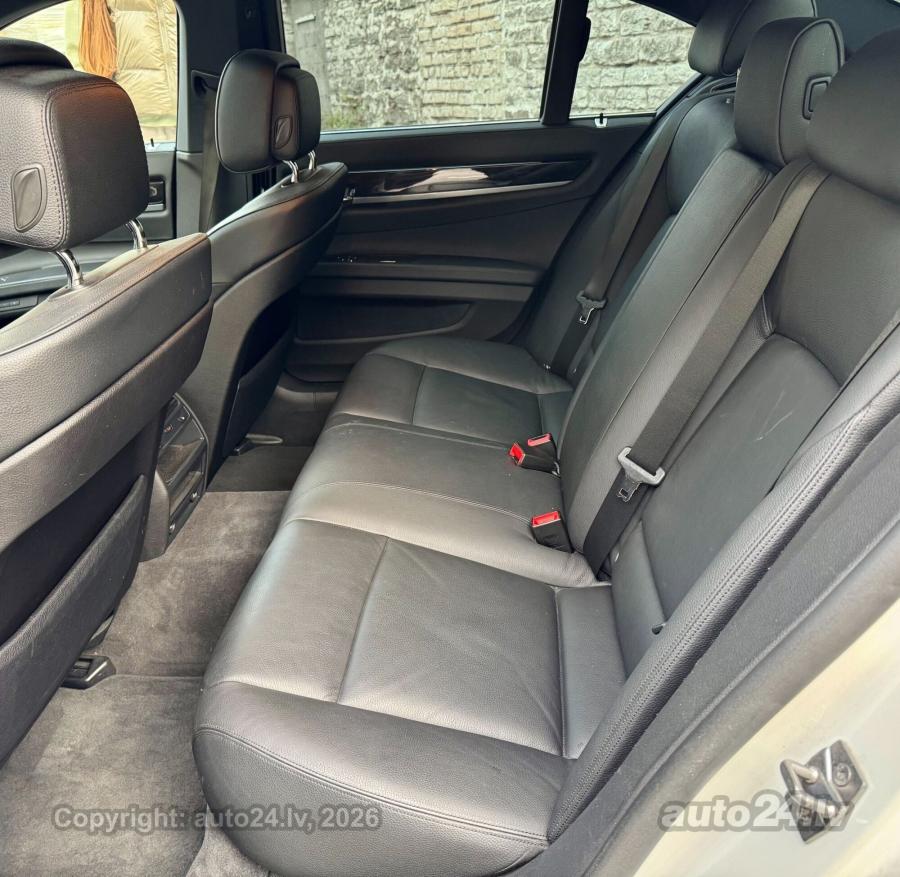 Balts BMW 7 Series 2012 Tallina, ar dzinēja tilpumu 3.00 L un nobraukumu 162 tūkst. km par 5400 €, foto 11 vietnē AUTOMOTO.COM.LV
