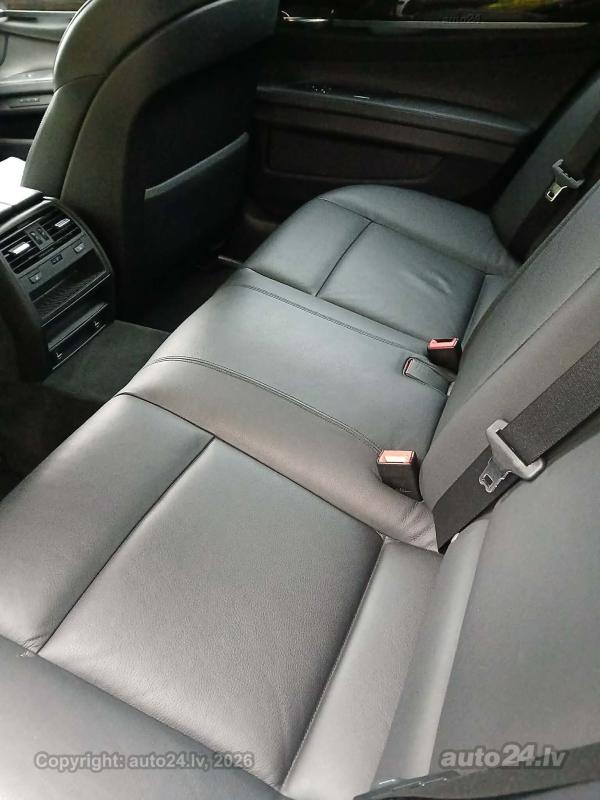 BMW 7 Series 2012 in Narva on AUTOMOTO.COM.LV White BMW 7 Series 2012 in Narva, with an engine capacity of 3.00 L and mileage of 160 thousand km for 12999 €, photo 9 on AUTOMOTO.COM.LV