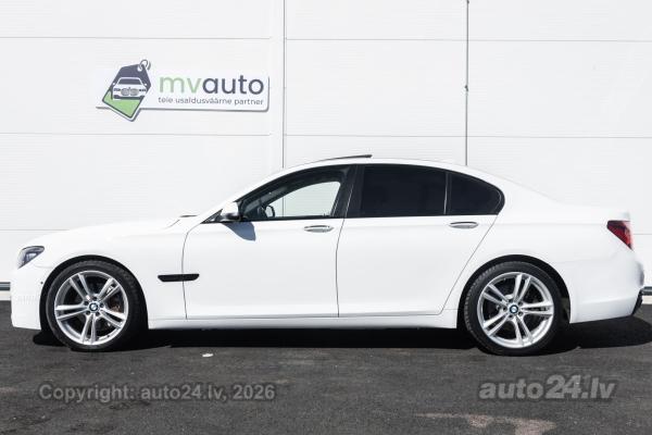 White BMW 7 Series 2013 in Tallinn, with an engine capacity of 3.00 L and mileage of 292 thousand km for 15990 €, photo 9 on AUTOMOTO.COM.LV