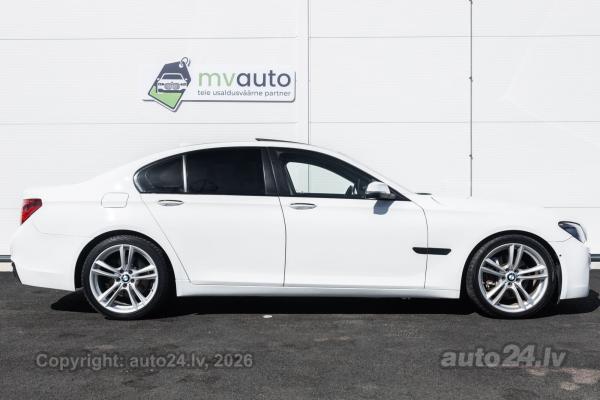 White BMW 7 Series 2013 in Tallinn, with an engine capacity of 3.00 L and mileage of 292 thousand km for 15990 €, photo 10 on AUTOMOTO.COM.LV