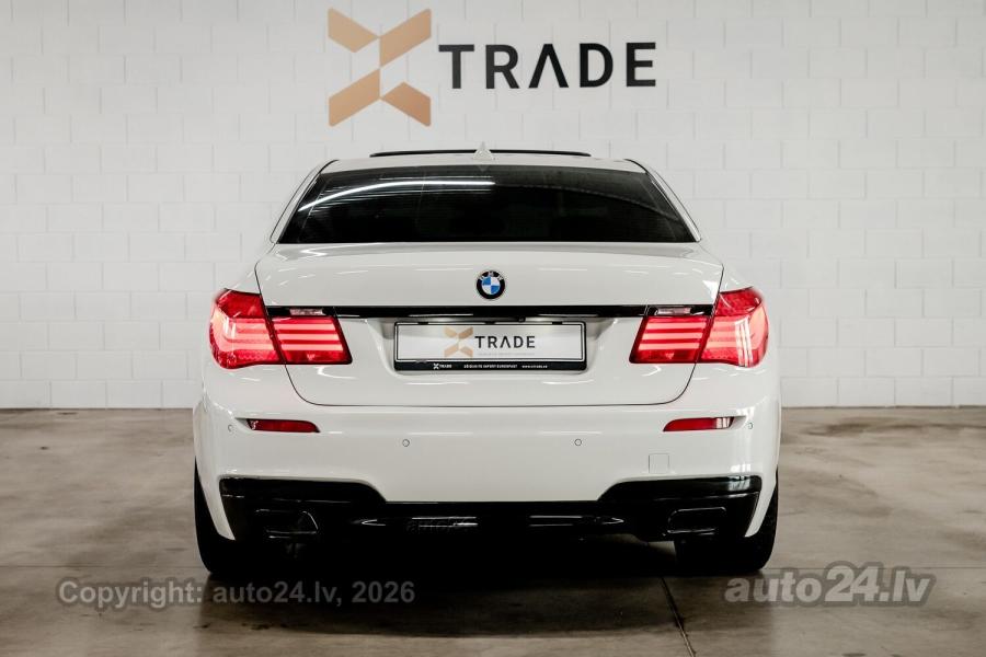 White BMW 7 Series 2013 in Parnu, with an engine capacity of 3.00 L and mileage of 294 thousand km for 14990 €, photo 5 on AUTOMOTO.COM.LV