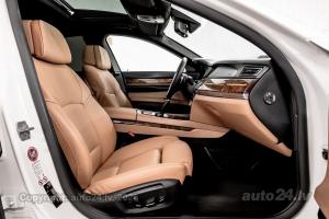 White BMW 7 Series 2013 in Parnu, with an engine capacity of 3.00 L and mileage of 294 thousand km for 14990 €, photo 13 on AUTOMOTO.COM.LV