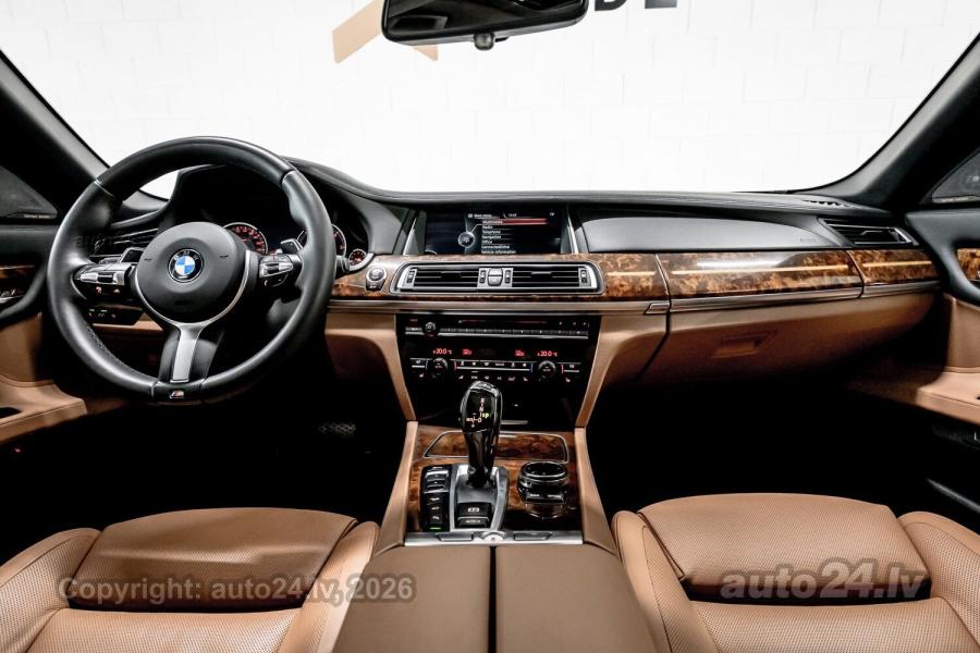 White BMW 7 Series 2013 in Parnu, with an engine capacity of 3.00 L and mileage of 294 thousand km for 14990 €, photo 15 on AUTOMOTO.COM.LV