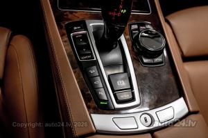 White BMW 7 Series 2013 in Parnu, with an engine capacity of 3.00 L and mileage of 294 thousand km for 14990 €, photo 22 on AUTOMOTO.COM.LV