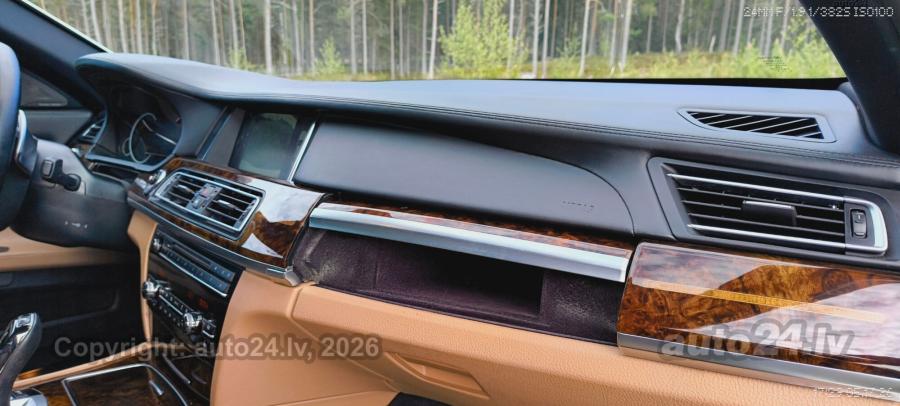 Balts BMW 7 Series 2014 Tallina, ar dzinēja tilpumu 4.40 L un nobraukumu 215 tūkst. km par 19800 €, foto 16 vietnē AUTOMOTO.COM.LV