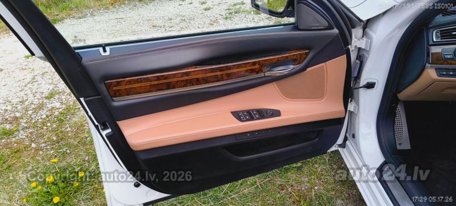 Balts BMW 7 Series 2014 Tallina, ar dzinēja tilpumu 4.40 L un nobraukumu 215 tūkst. km par 19800 €, foto 19 vietnē AUTOMOTO.COM.LV