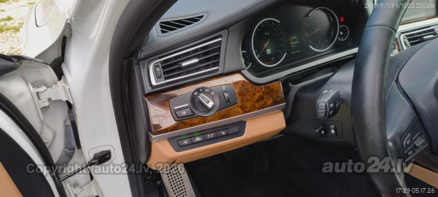 Balts BMW 7 Series 2014 Tallina, ar dzinēja tilpumu 4.40 L un nobraukumu 215 tūkst. km par 19800 €, foto 20 vietnē AUTOMOTO.COM.LV