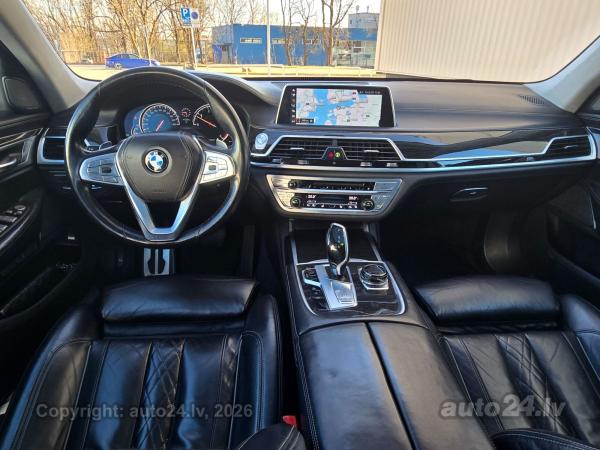 White BMW 7 Series 2016 in Tallinn, with an engine capacity of 3.00 L and mileage of 288 thousand km for 24990 €, photo 7 on AUTOMOTO.COM.LV