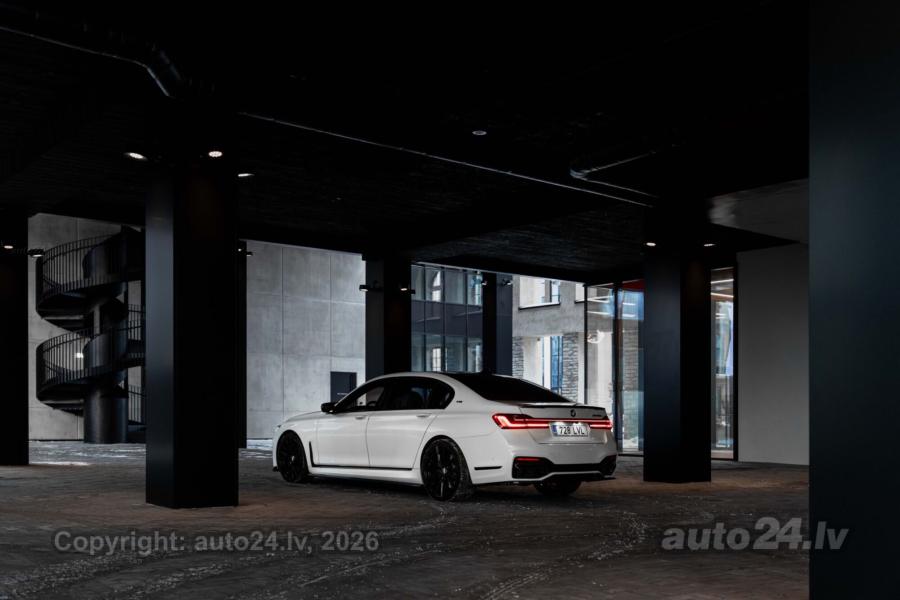 White BMW 7 Series 2016 in Tallinn, with an engine capacity of 4.40 L and mileage of 118 thousand km for 33900 €, photo 6 on AUTOMOTO.COM.LV