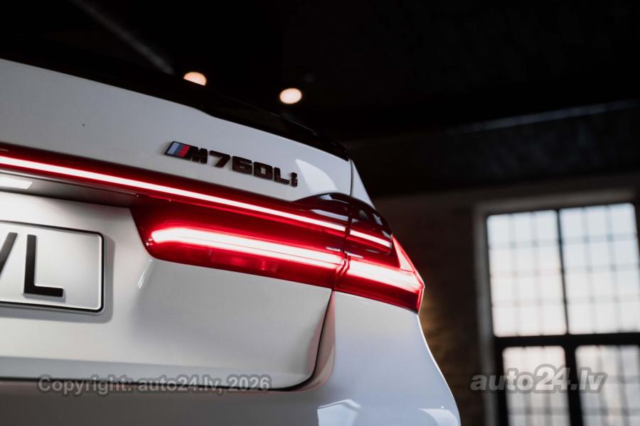 White BMW 7 Series 2016 in Tallinn, with an engine capacity of 4.40 L and mileage of 118 thousand km for 33900 €, photo 9 on AUTOMOTO.COM.LV