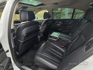 Balts BMW 7 Series 2016 Tallina, ar dzinēja tilpumu 3.00 L un nobraukumu 289 tūkst. km par 23990 €, foto 9 vietnē AUTOMOTO.COM.LV