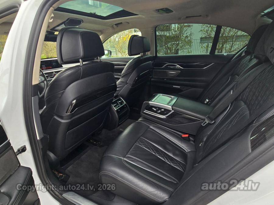 Balts BMW 7 Series 2016 Tallina, ar dzinēja tilpumu 3.00 L un nobraukumu 289 tūkst. km par 23990 €, foto 9 vietnē AUTOMOTO.COM.LV