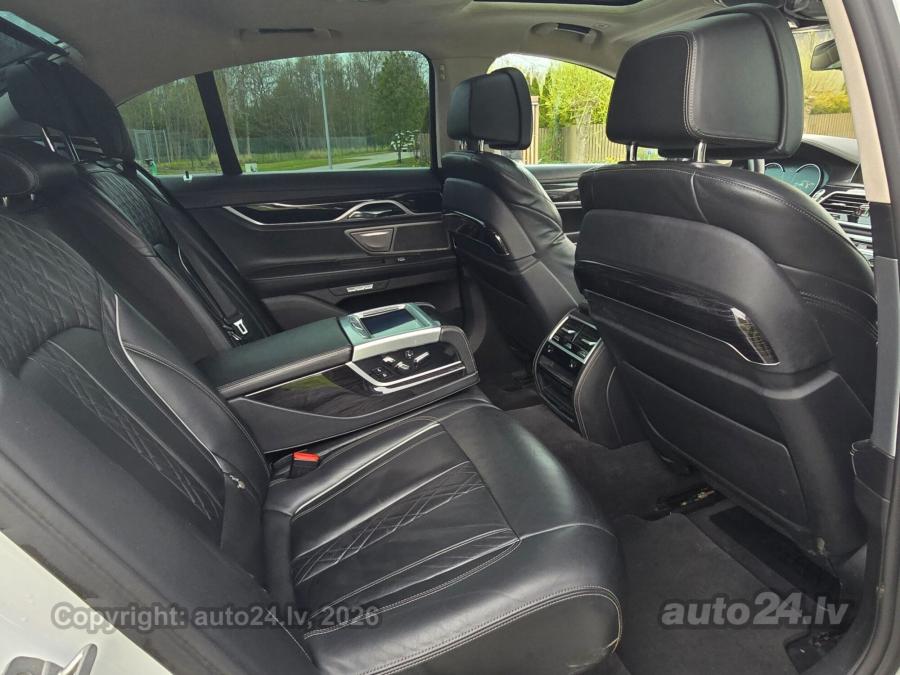 Balts BMW 7 Series 2016 Tallina, ar dzinēja tilpumu 3.00 L un nobraukumu 289 tūkst. km par 23990 €, foto 10 vietnē AUTOMOTO.COM.LV