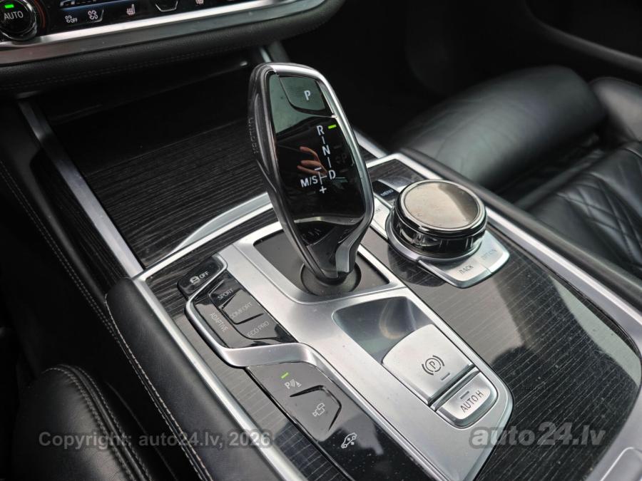 Balts BMW 7 Series 2016 Tallina, ar dzinēja tilpumu 3.00 L un nobraukumu 289 tūkst. km par 23990 €, foto 14 vietnē AUTOMOTO.COM.LV