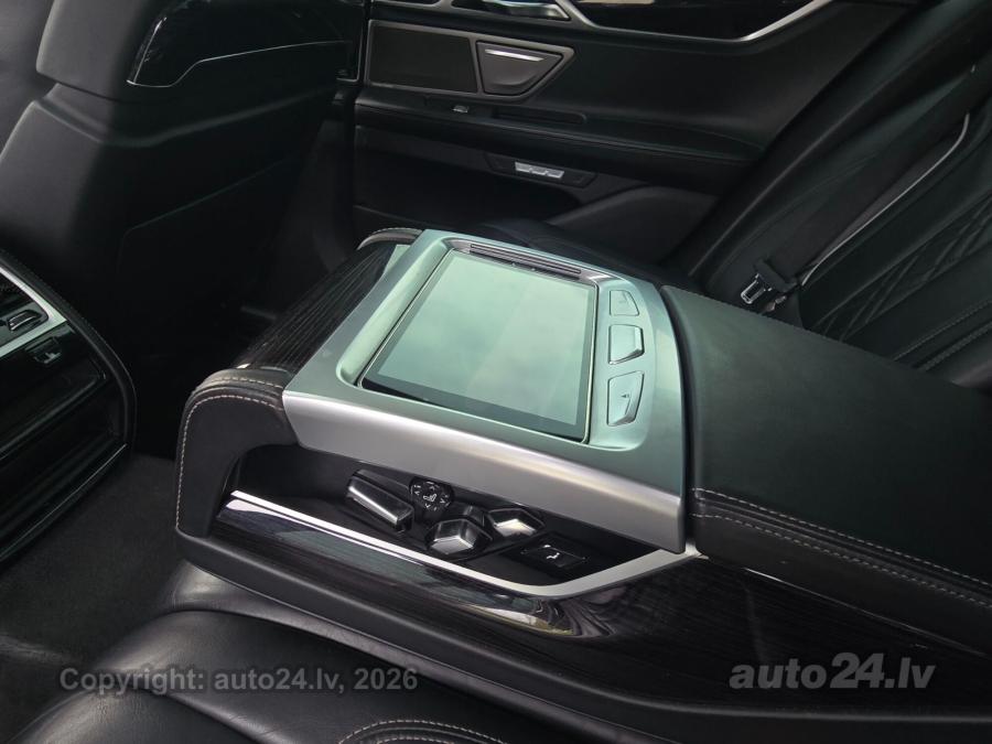 Balts BMW 7 Series 2016 Tallina, ar dzinēja tilpumu 3.00 L un nobraukumu 289 tūkst. km par 23990 €, foto 22 vietnē AUTOMOTO.COM.LV