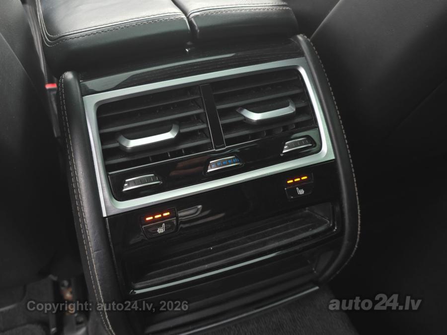 Balts BMW 7 Series 2016 Tallina, ar dzinēja tilpumu 3.00 L un nobraukumu 289 tūkst. km par 23990 €, foto 24 vietnē AUTOMOTO.COM.LV