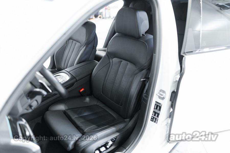 White BMW 7 Series 2020 in Tallinn, with an engine capacity of 3.00 L and mileage of 112 thousand km for 50990 €, photo 15 on AUTOMOTO.COM.LV