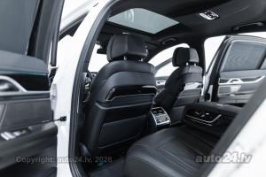 White BMW 7 Series 2020 in Tallinn, with an engine capacity of 3.00 L and mileage of 112 thousand km for 50990 €, photo 19 on AUTOMOTO.COM.LV