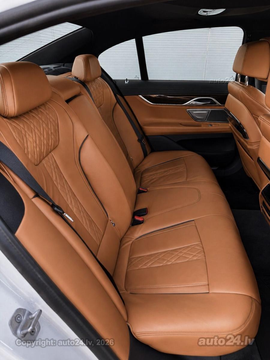 White BMW 7 Series 2021 in Tallinn, with an engine capacity of 3.00 L and mileage of 108 thousand km for 41500 €, photo 6 on AUTOMOTO.COM.LV
