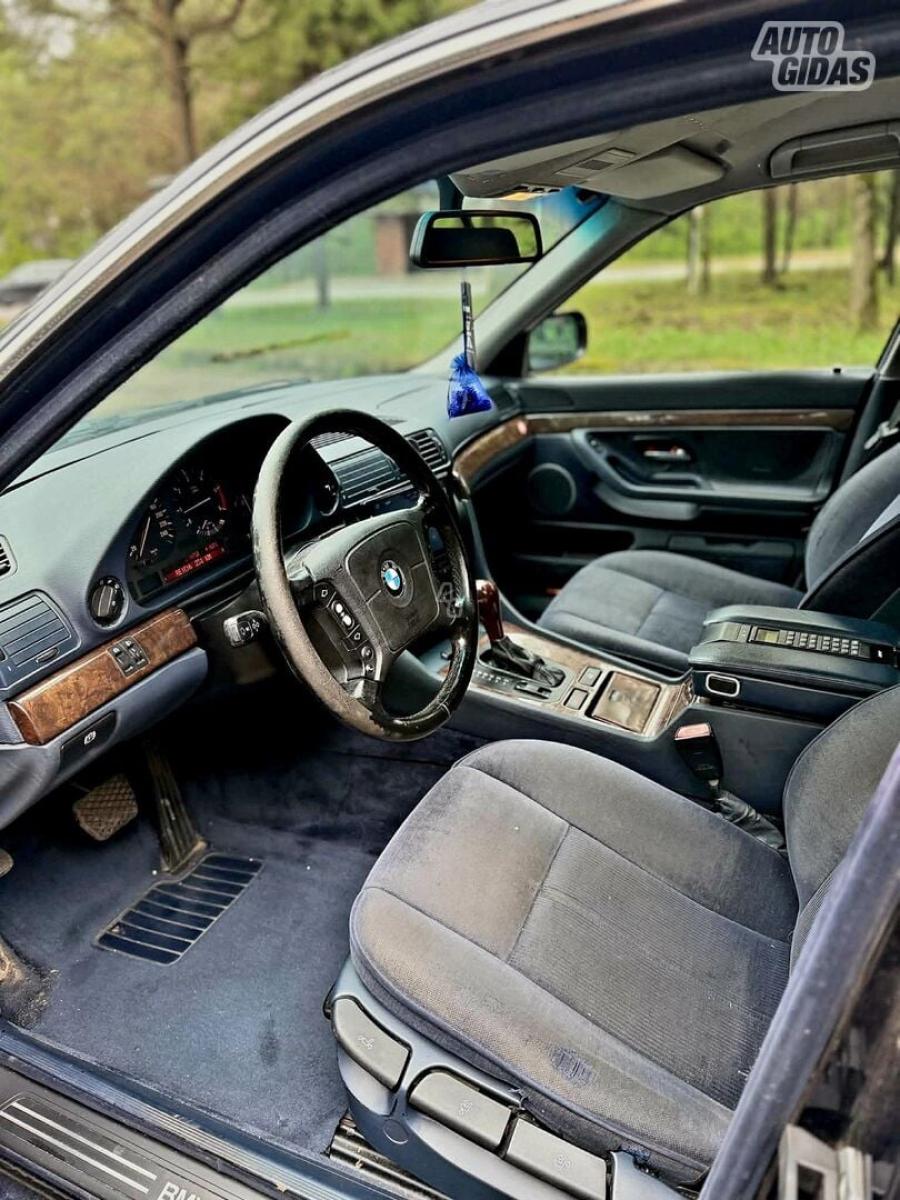 Blue BMW 725 1996 in Kaunas, with an engine capacity of 2.50 L and mileage of 370 thousand km for 1990 €, photo 18 on AUTOMOTO.COM.LV