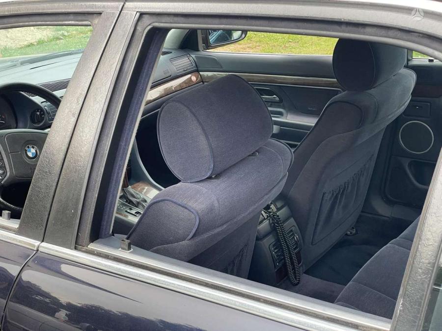 Zils BMW 725 1997 Viļņa, ar dzinēja tilpumu 2.50 L un nobraukumu 365 tūkst. km par 1500 €, foto 14 vietnē AUTOMOTO.COM.LV