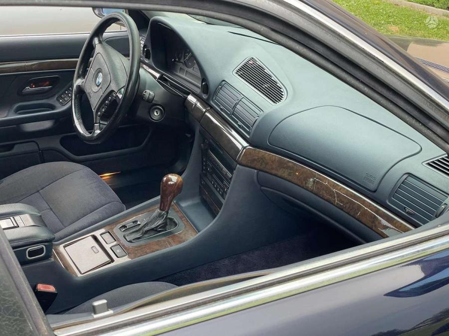 Zils BMW 725 1997 Viļņa, ar dzinēja tilpumu 2.50 L un nobraukumu 365 tūkst. km par 1500 €, foto 15 vietnē AUTOMOTO.COM.LV