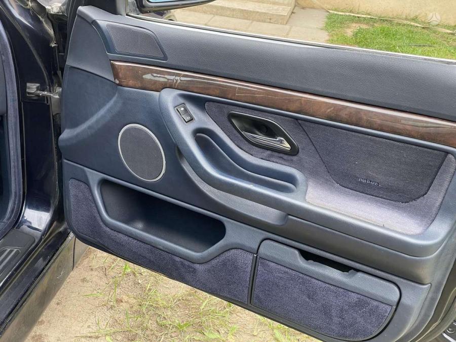 Zils BMW 725 1997 Viļņa, ar dzinēja tilpumu 2.50 L un nobraukumu 365 tūkst. km par 1500 €, foto 16 vietnē AUTOMOTO.COM.LV