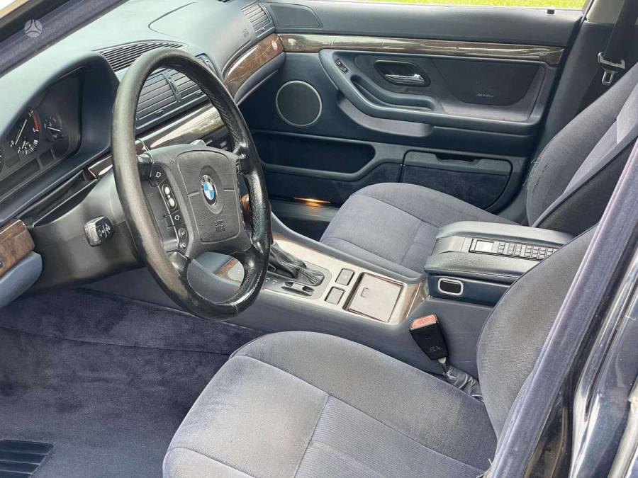 Zils BMW 725 1997 Viļņa, ar dzinēja tilpumu 2.50 L un nobraukumu 365 tūkst. km par 1500 €, foto 18 vietnē AUTOMOTO.COM.LV