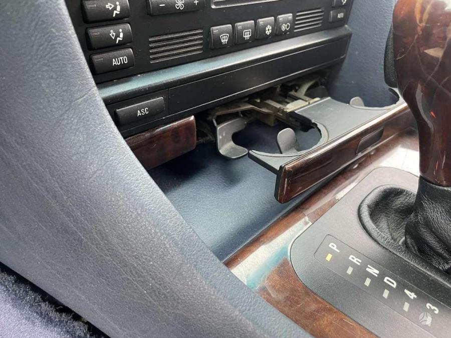 Zils BMW 725 1997 Viļņa, ar dzinēja tilpumu 2.50 L un nobraukumu 365 tūkst. km par 1500 €, foto 23 vietnē AUTOMOTO.COM.LV