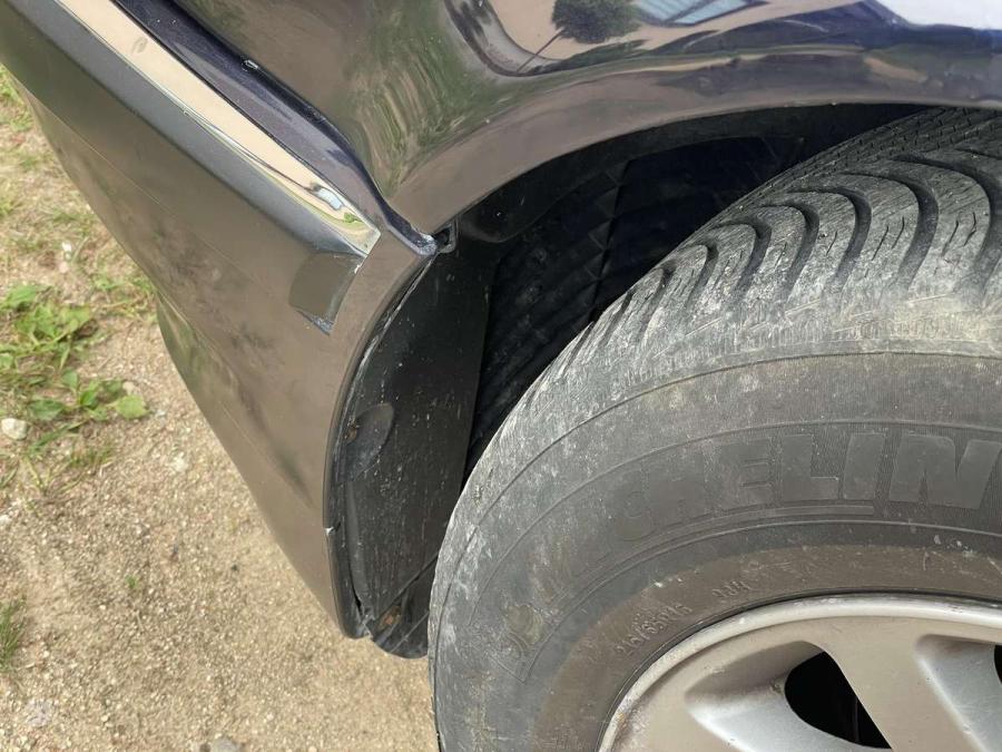 Zils BMW 725 1997 Viļņa, ar dzinēja tilpumu 2.50 L un nobraukumu 365 tūkst. km par 1500 €, foto 32 vietnē AUTOMOTO.COM.LV