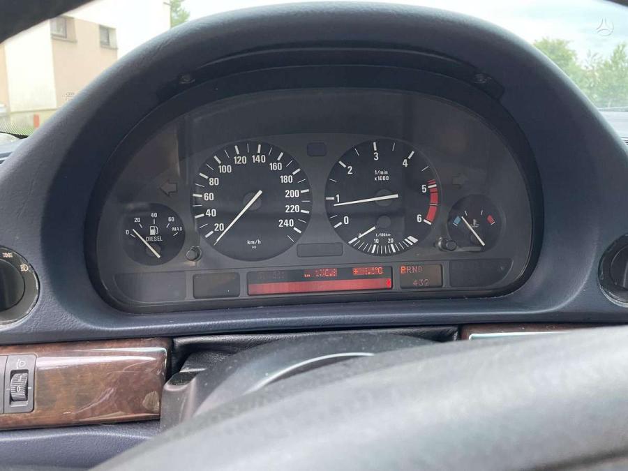 Zils BMW 725 1997 Viļņa, ar dzinēja tilpumu 2.50 L un nobraukumu 365 tūkst. km par 1500 €, foto 35 vietnē AUTOMOTO.COM.LV