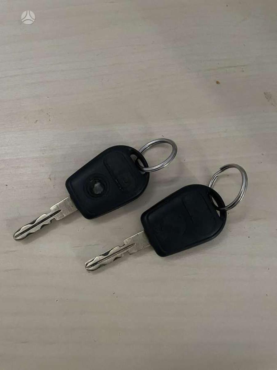Zils BMW 725 1997 Viļņa, ar dzinēja tilpumu 2.50 L un nobraukumu 365 tūkst. km par 1500 €, foto 53 vietnē AUTOMOTO.COM.LV